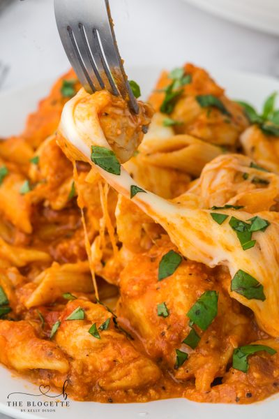 The Easiest Chicken Parmesan Pasta Recipe (One Pot)