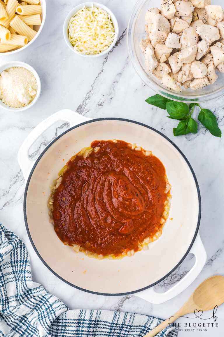 The Easiest Chicken Parmesan Pasta Recipe (One Pot)